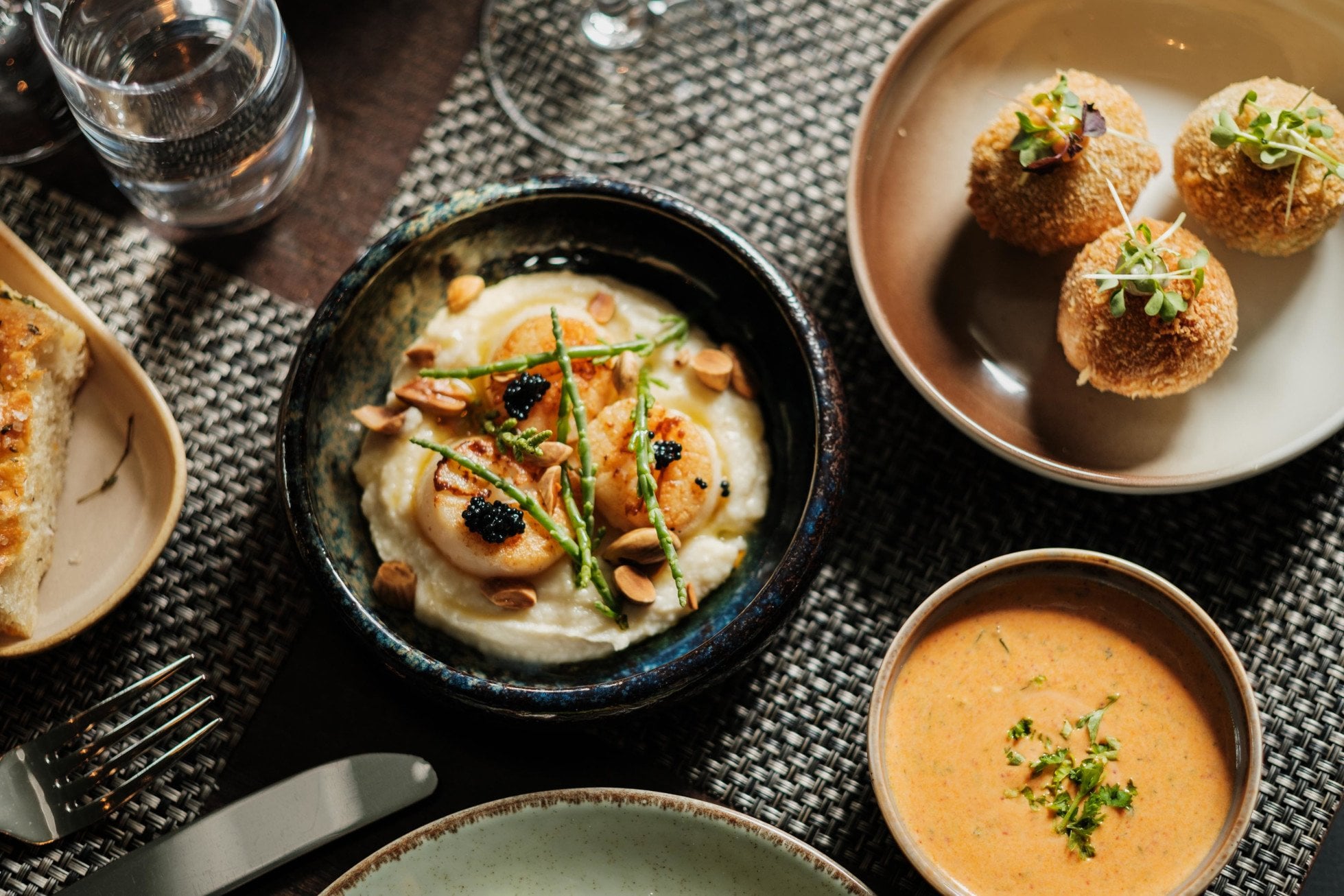 The Lounge Bar & Restaurant - Radisson Blu Waterfront Hotel