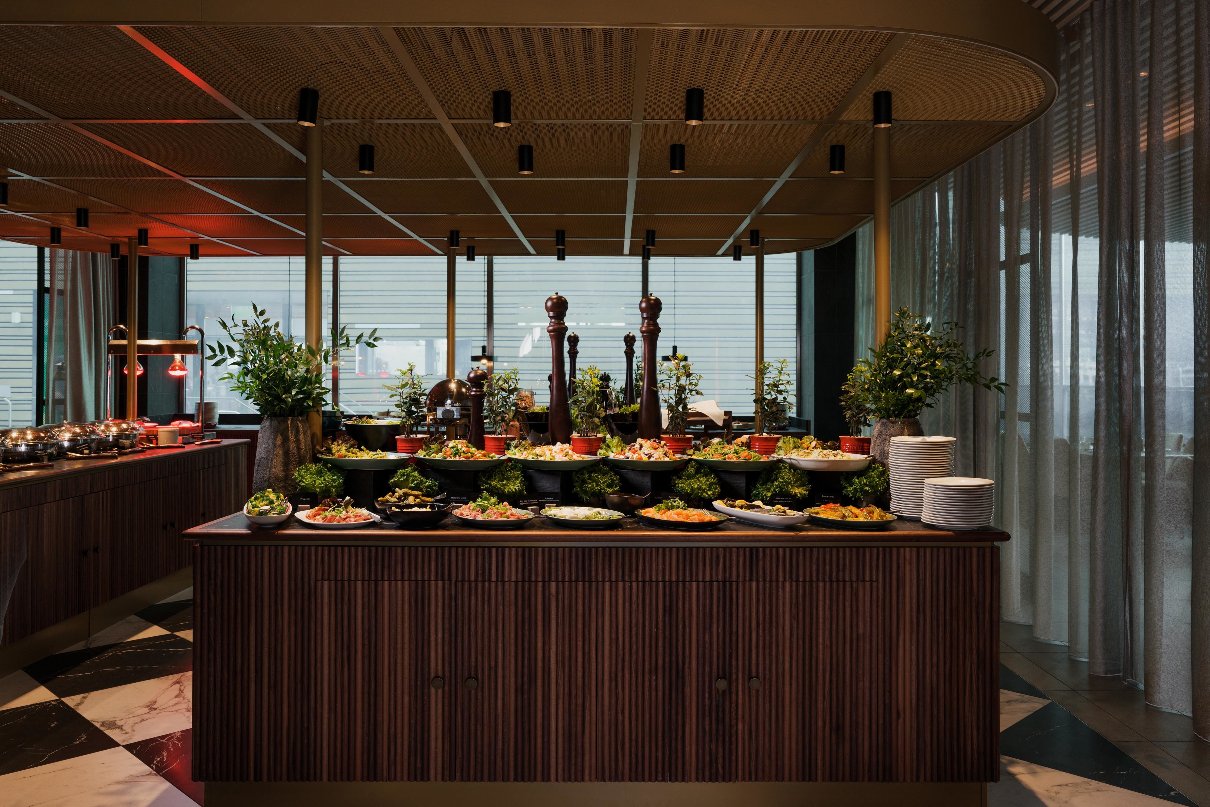 Lunch Buffet | The Lounge Bar & Restaurant